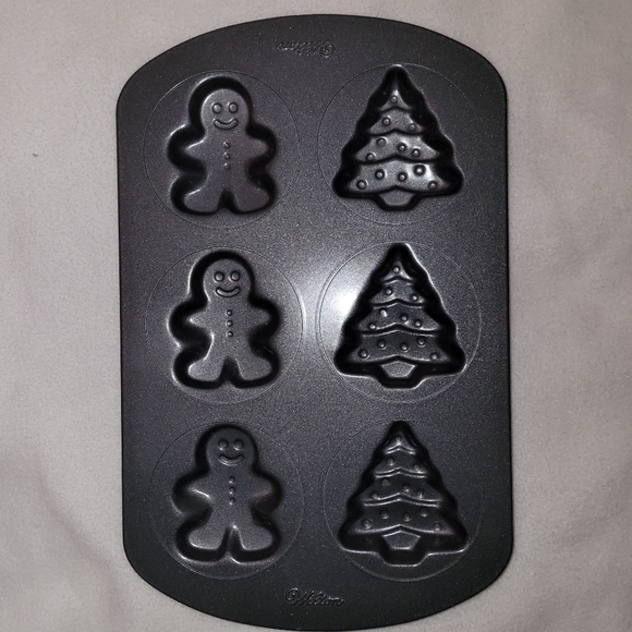 Wilton | Kitchen | Wilton Nonstick Christmas Cookie Shapes Pan 6cavity ...